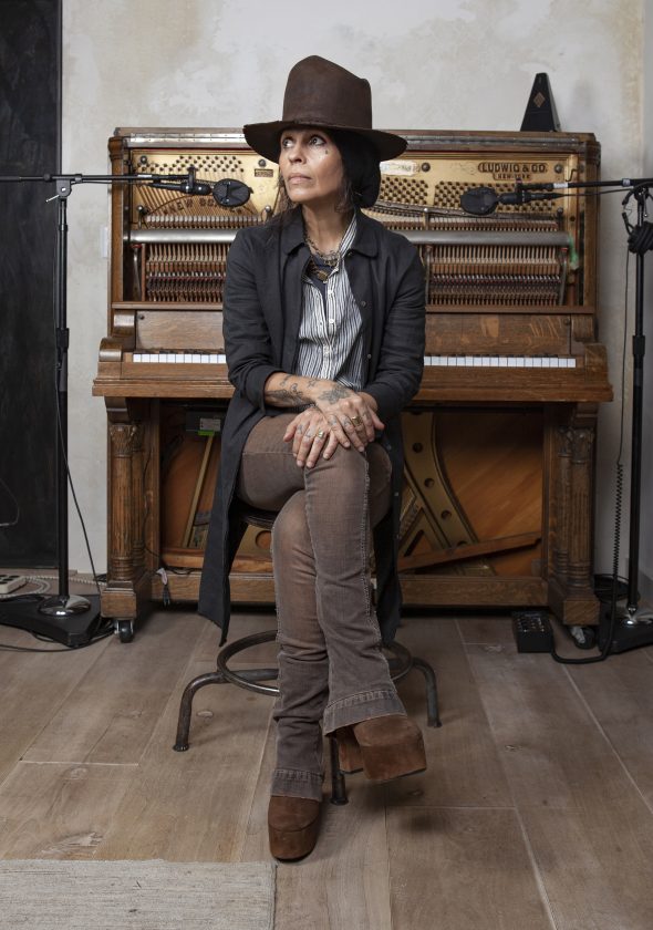 Linda Perry, pioneering producer, smashing through history | News ...